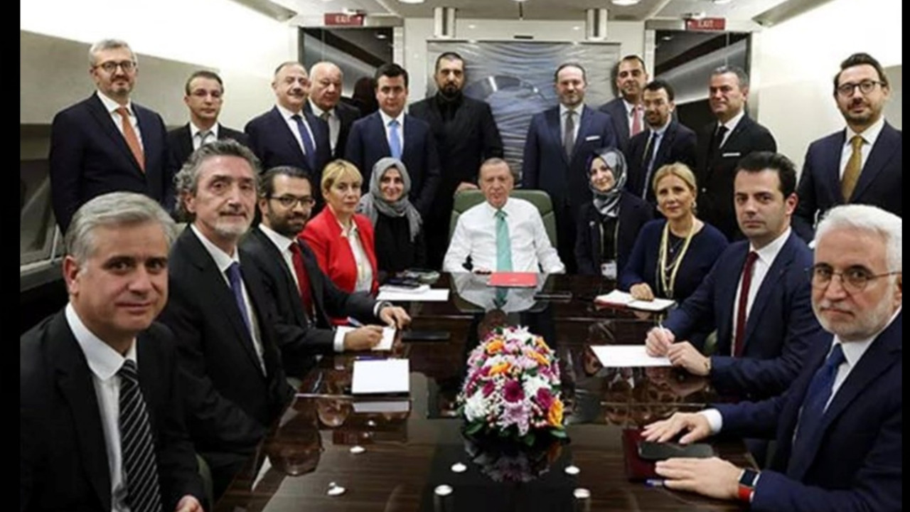Erdoğan'dan uçakta ünlü yandaş gazeteciye fırça: Bana ne kardeşim ...