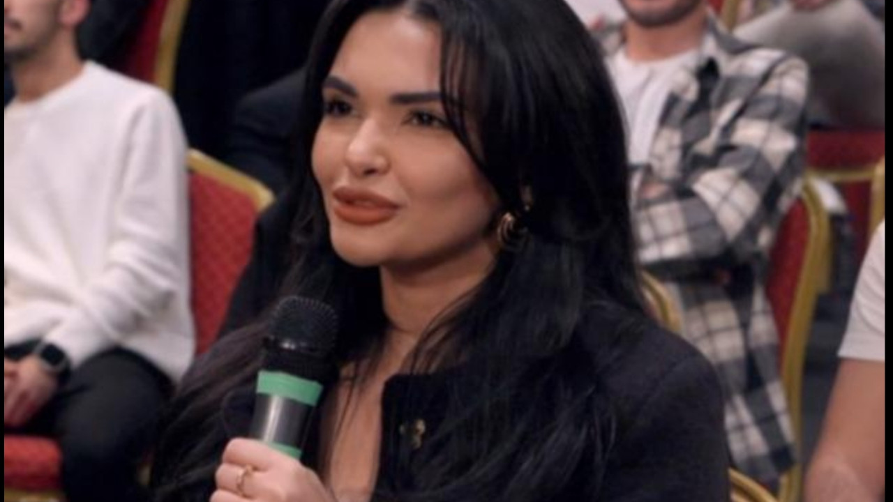 Boşandığı kocasının ayak fetişi fantezisini anlattı Hasan Can Kaya şaştı kaldı - Medyafaresi