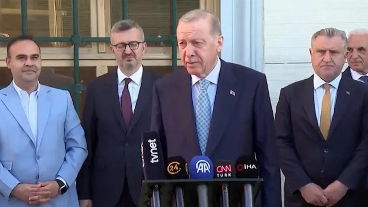 Cumhurbaşkanı Erdoğan vatandaşlarla bayram namazında saf tuttu ...