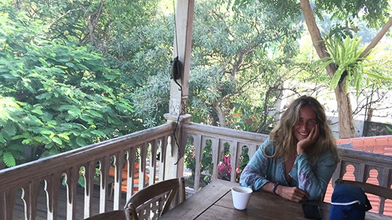 Bennu Gerede 4 çocuğunu alıp Endonezya'ya yerleşti - Medyafaresi