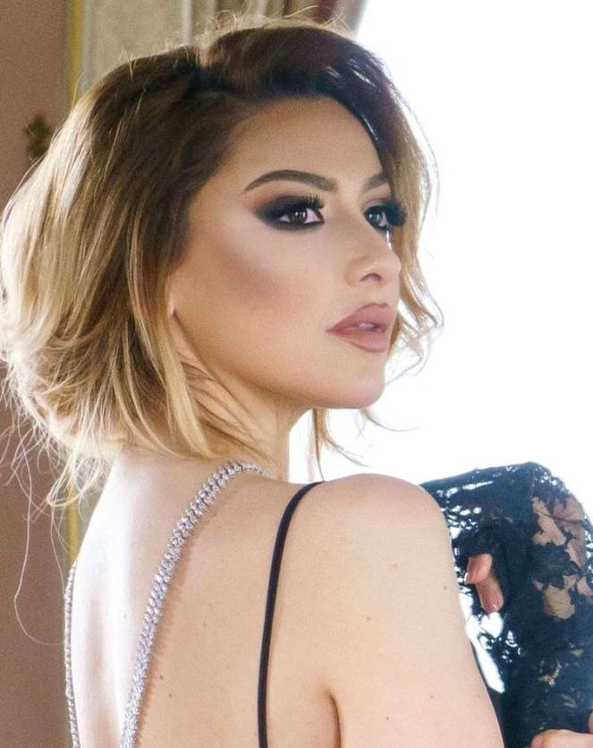 Hadise dekolteli pozlarıyla Instagram'da şov yaptı - MedyaFaresi.com