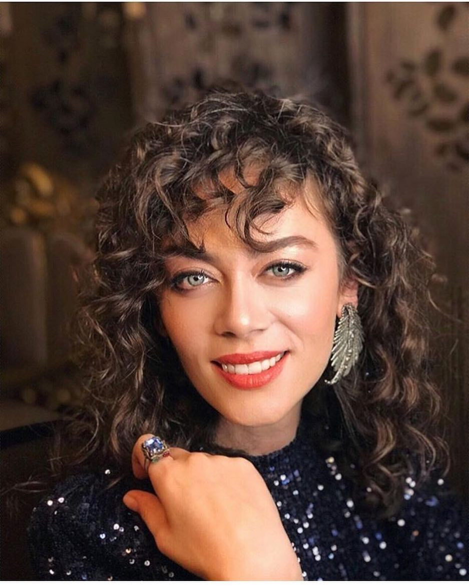 Oyuncu Demet Evgar Hastaneye Kaldırıldı - MedyaFaresi.com